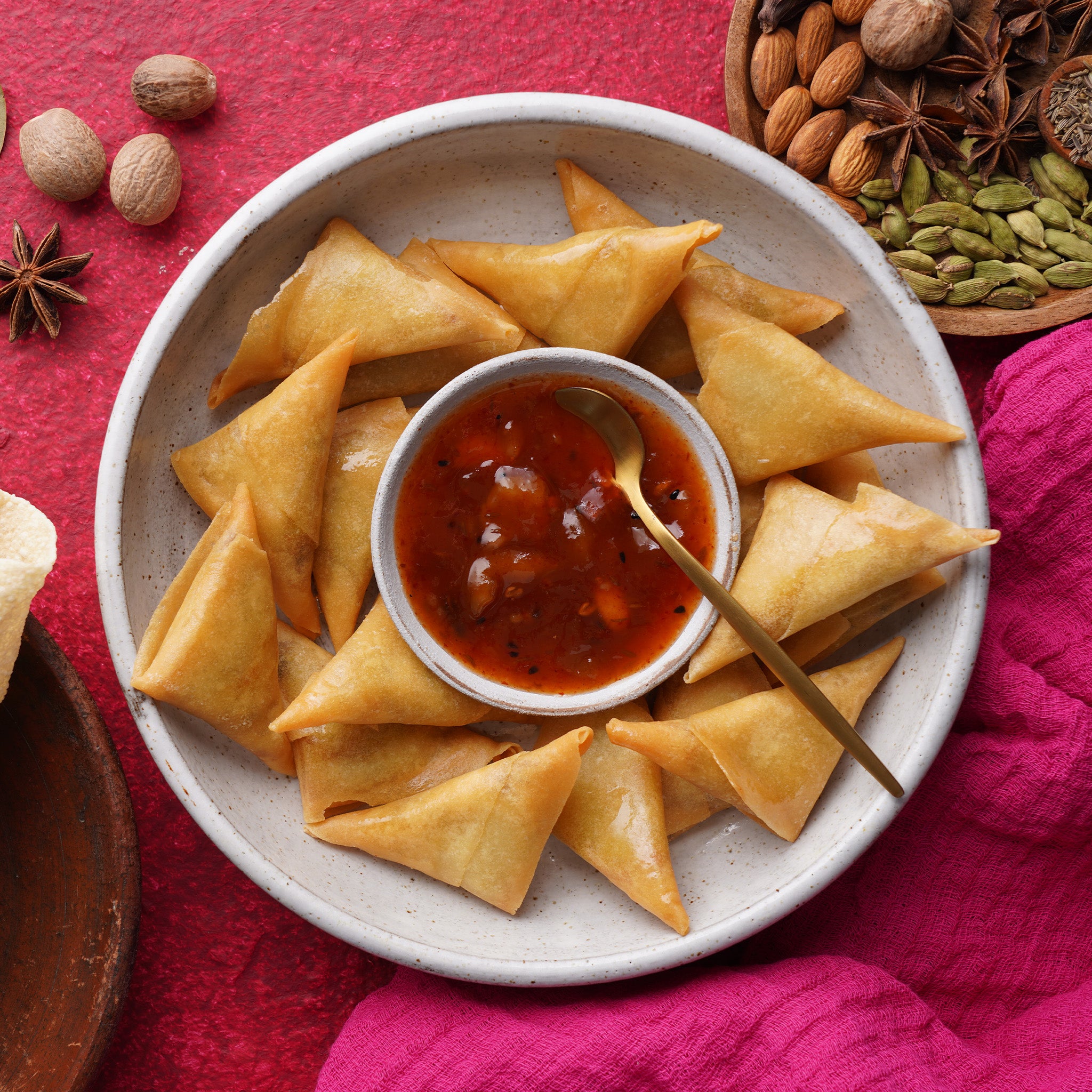 Vegetable Samosas (Frozen) – Gateway of India